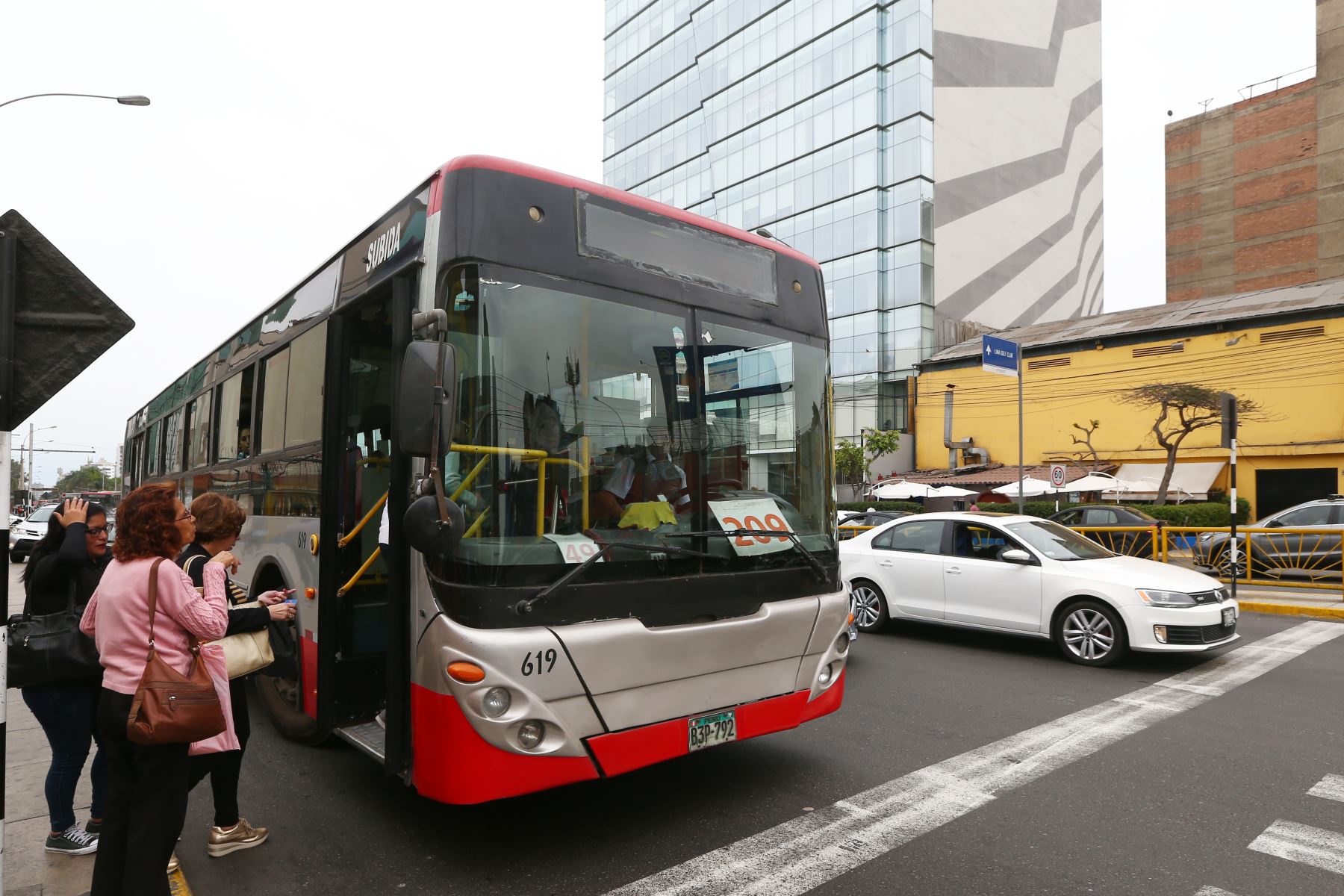 Alcalde de Lima: Se garantiza servicio de corredores sin incrementar el ...